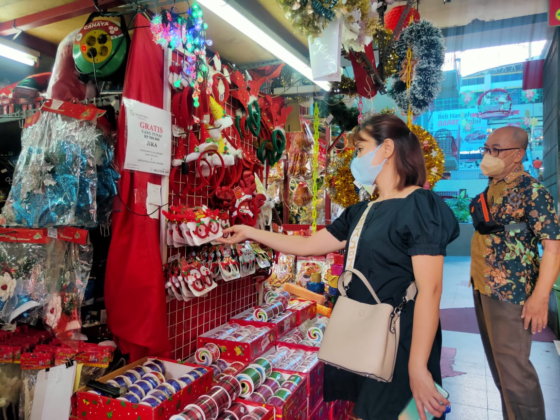 Pernak Pernik Natal di Pasar Atom - Super RadioSuper Radio