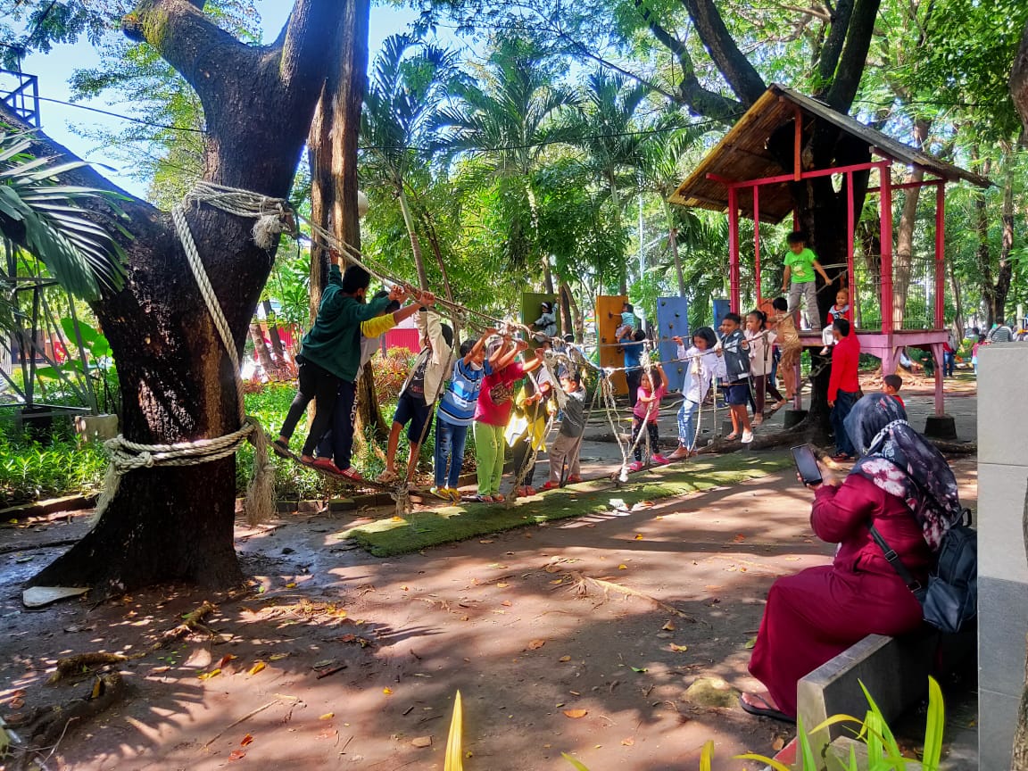 Berlibur di Taman Flora Bratang Surabaya - Super RadioSuper Radio