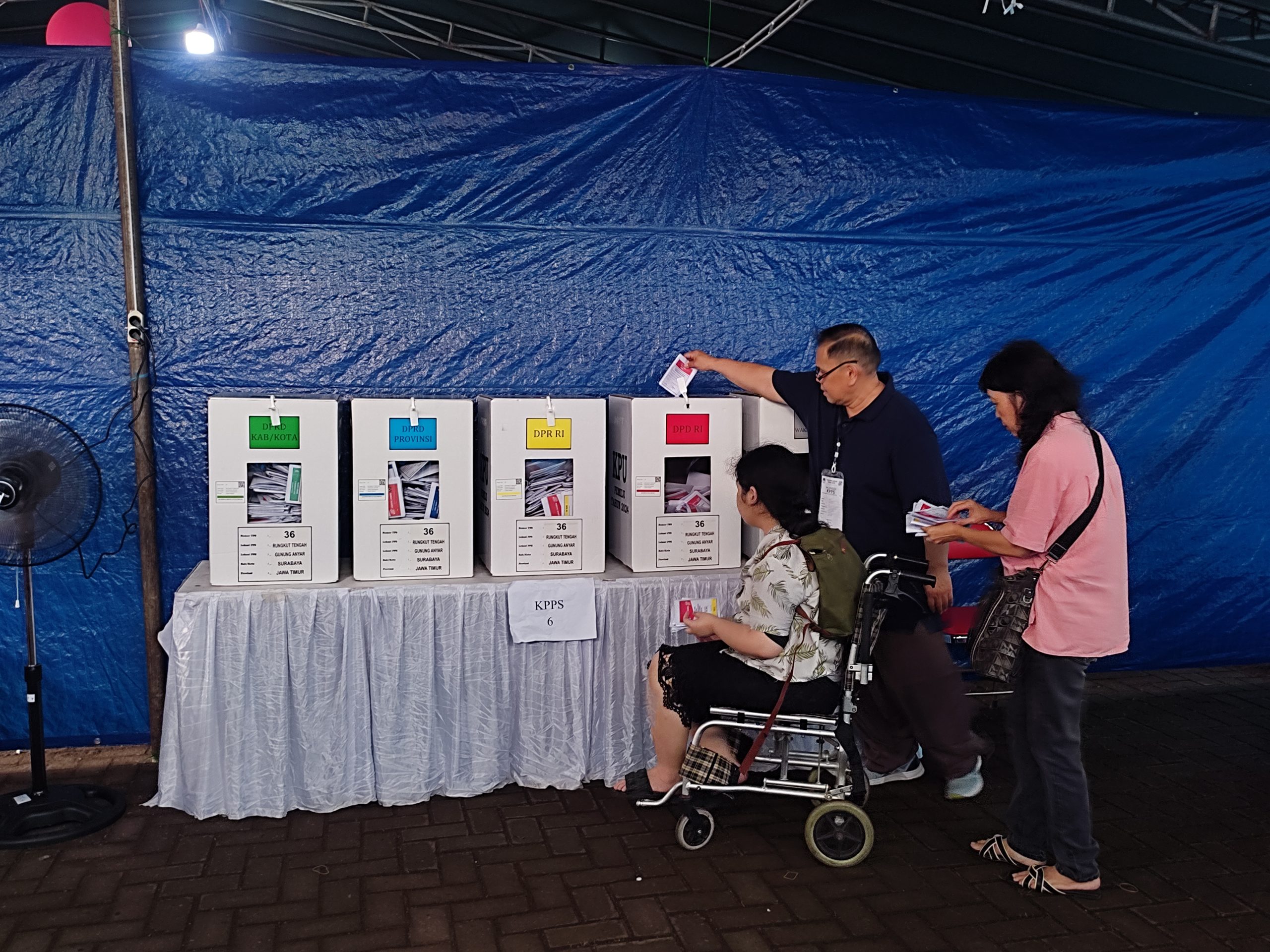 Layanan di TPS Bagi Pemilih dengan Disabilitas - Super RadioSuper Radio