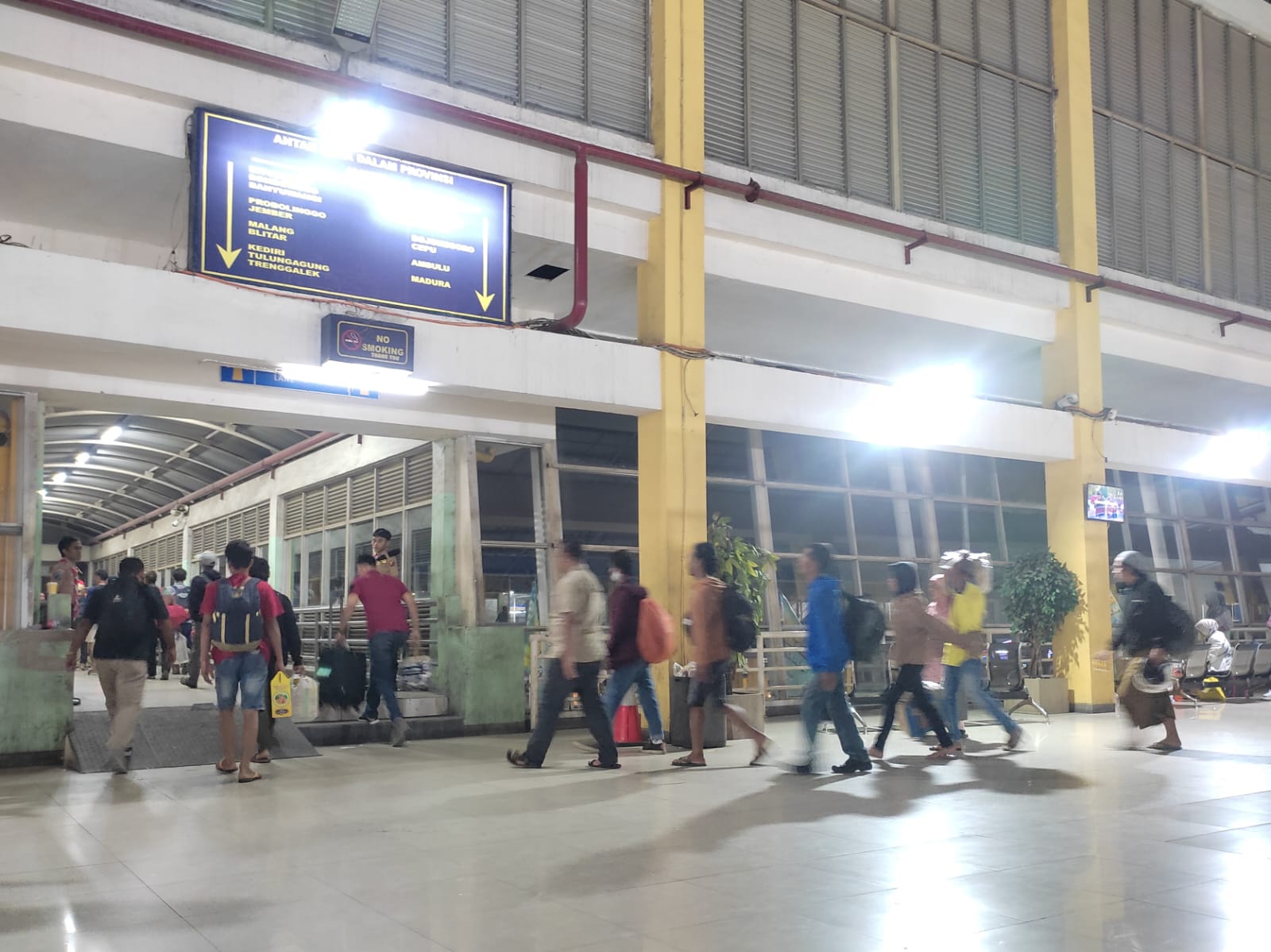 Suasana Mudik di Terminal Purabaya - Super RadioSuper Radio