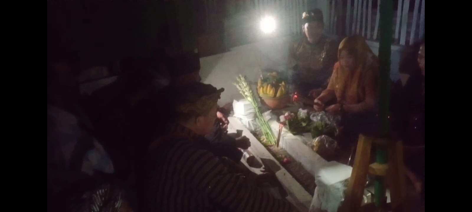 Sedekah Bumi Medokan Semampir Tradisi Mendoakan "Mbah Putri Ayu ...